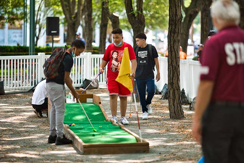 Custom 7-Hole Mini Golf Course at Brookfield Commons NYC with Wow Mini ...