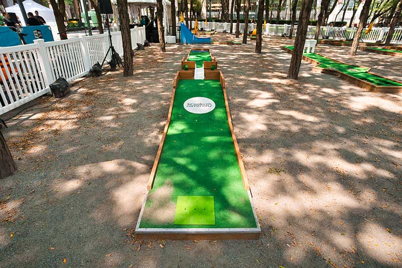 Custom 7-Hole Mini Golf Course at Brookfield Commons NYC with Wow Mini ...